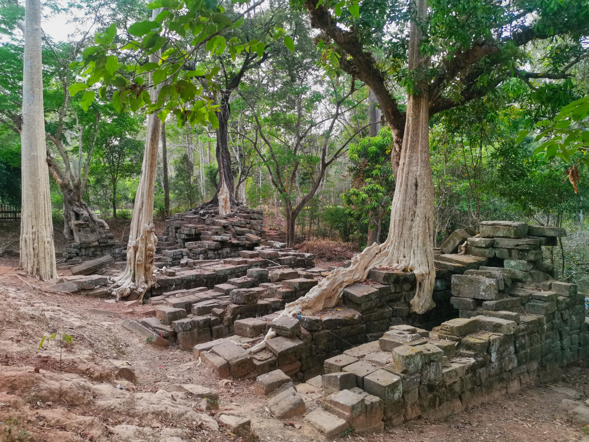 Thmor Bridge / Spean Thma - Stone bridge in Angkor - Siem Reap