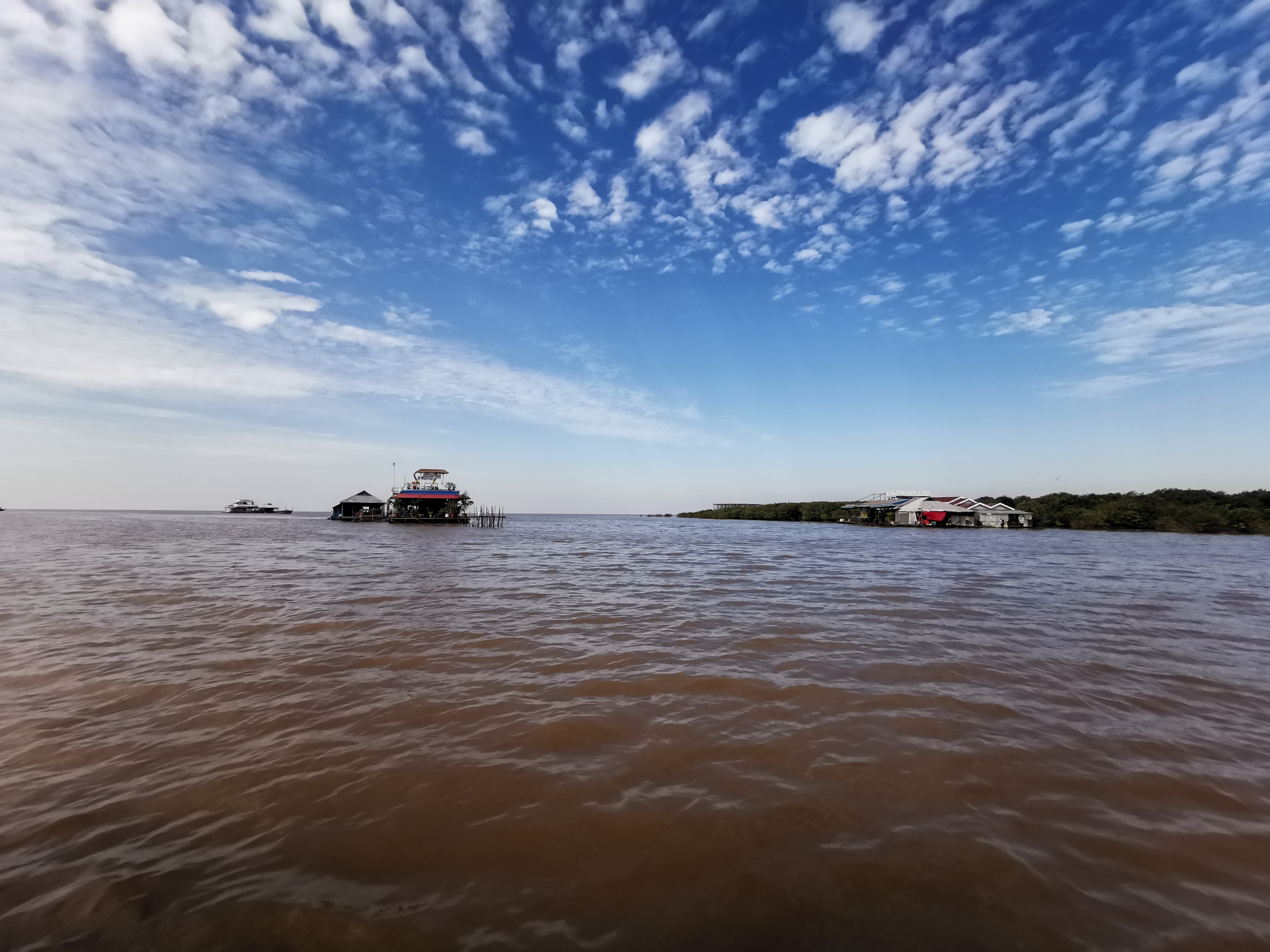 Tonle Sap - the largest lake in Southeast Asia (in Cambodia) - Siem Reap